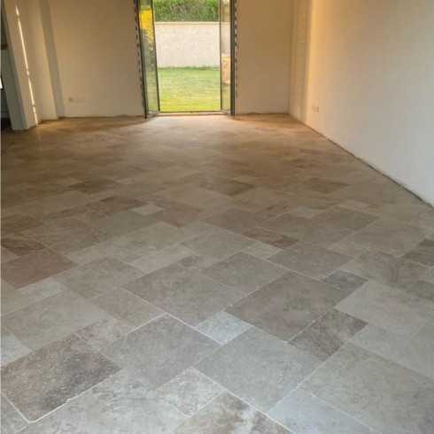 Dallage Travertin beige mix 1er choix opus 4 formats - Carrelage Market
